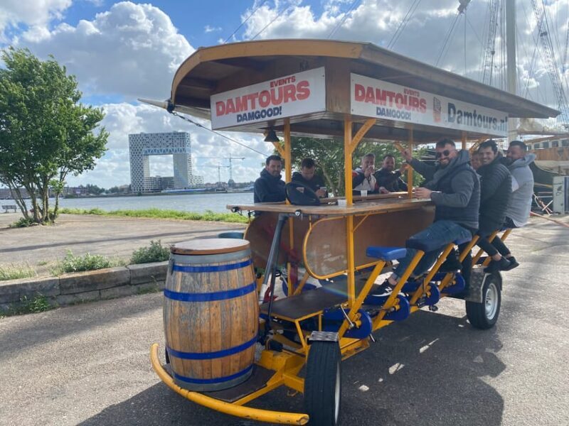 Amsterdam: BUBBLES & BIKE Prosecco Tour - The Original - The Role of the Guide