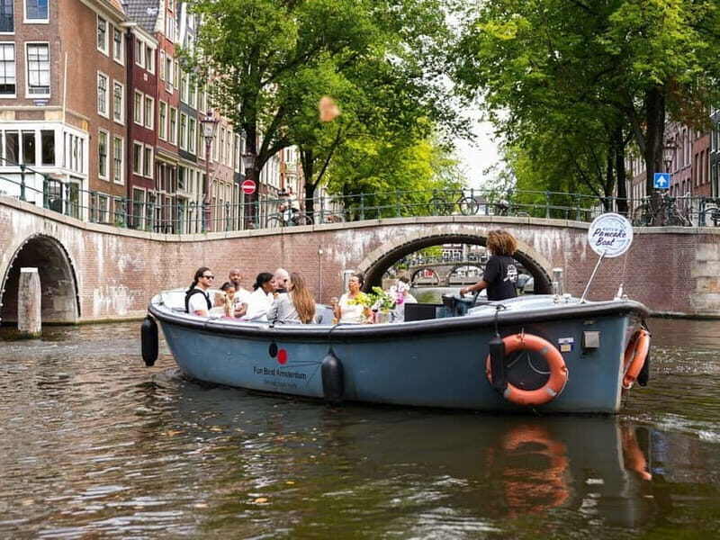 Amsterdam: Canal Cruise with Dutch Pancakes and Drinks - The Experience in Detail