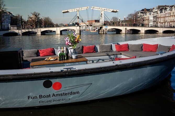 Amsterdam Canal Cruise with Dutch Pancakes and Drinks - Exploring the Dutch Charm: A Detailed Review of the Amsterdam Canal Cruise with Pancakes