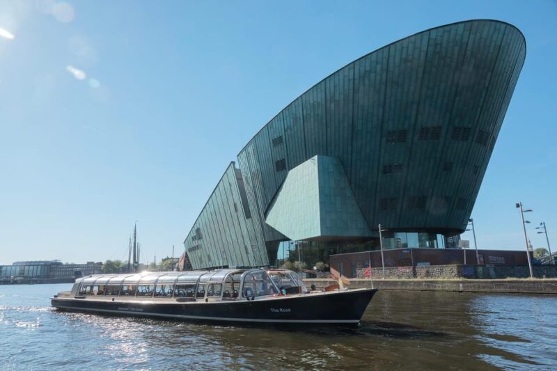 Amsterdam: Canal Cruise with Live Commentary & Audio Guide - Key Points