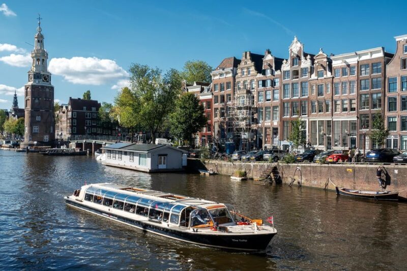 Amsterdam: Canal Cruise with Live Commentary & Audio Guide - The Comfort and Extras That Elevate the Experience