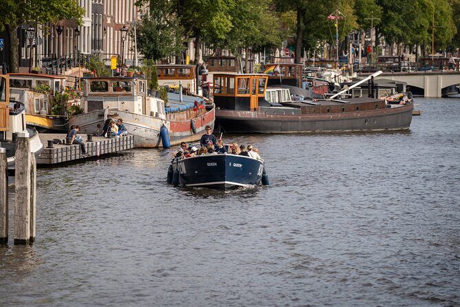 Amsterdam Canal Cruise with Live guide & Two drinks - Central St. - Who This Tour is Best For
