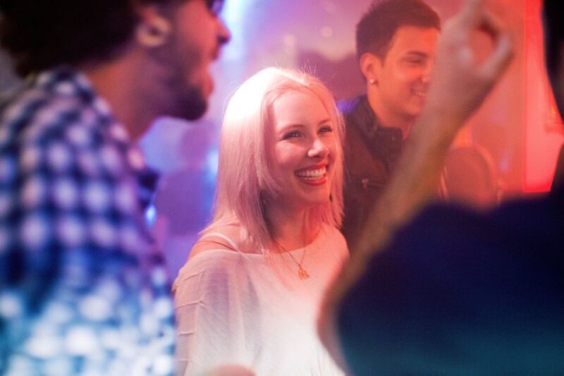 Amsterdam: City Center Bar Crawl and Nightlife Experience - Key Points