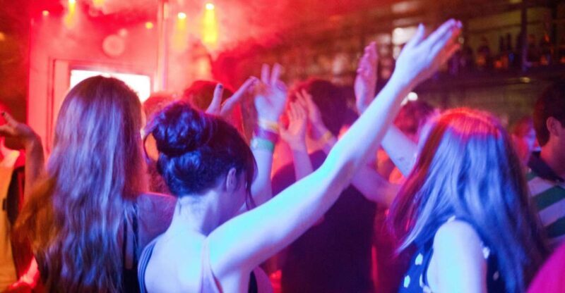 Amsterdam: City Center Bar Crawl and Nightlife Experience - A Closer Look at the Amsterdam Pub Crawl Experience