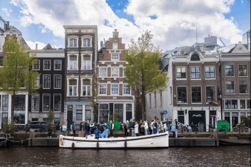 Amsterdam: City Highlights Small Boat Canal Cruise with host - FAQs