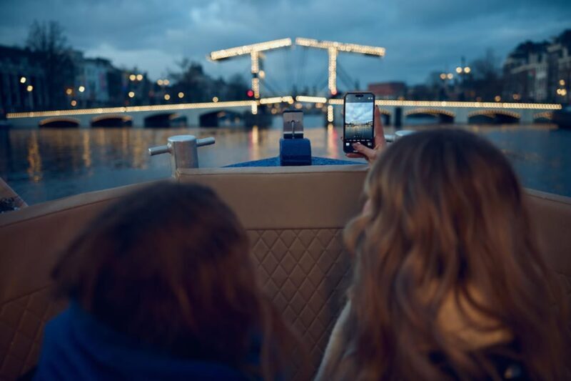 Amsterdam: Cozy Evening Canal Cruise With Open Bar Option - FAQs