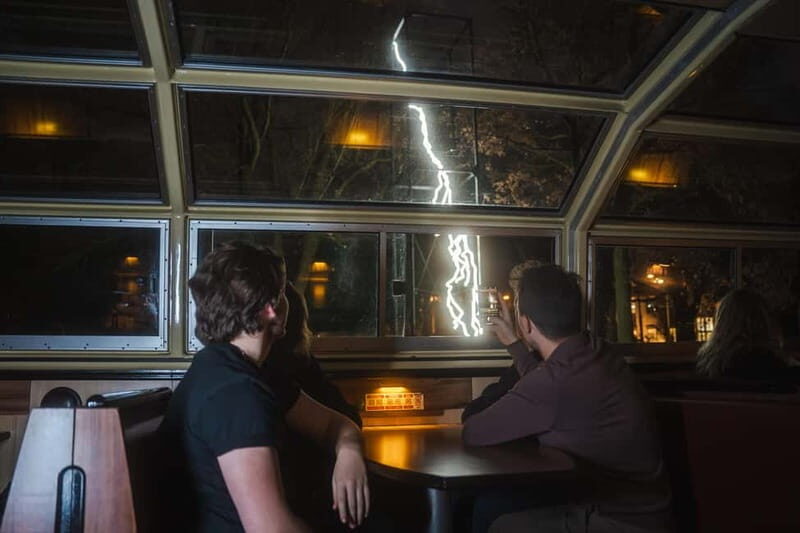 Amsterdam: Cozy Light Festival Cruise with Hot Chocolate - Convenient Departure and Check-in