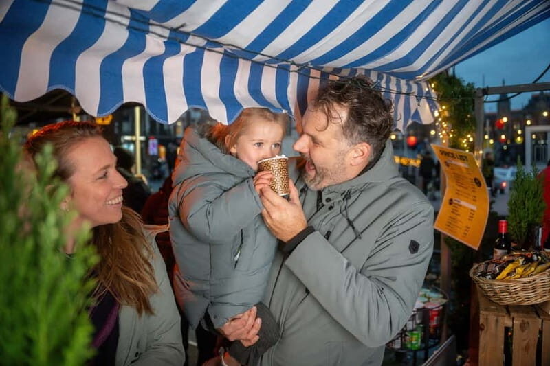 Amsterdam: Cozy Light Festival Cruise with Hot Chocolate - The Boat and Facilities