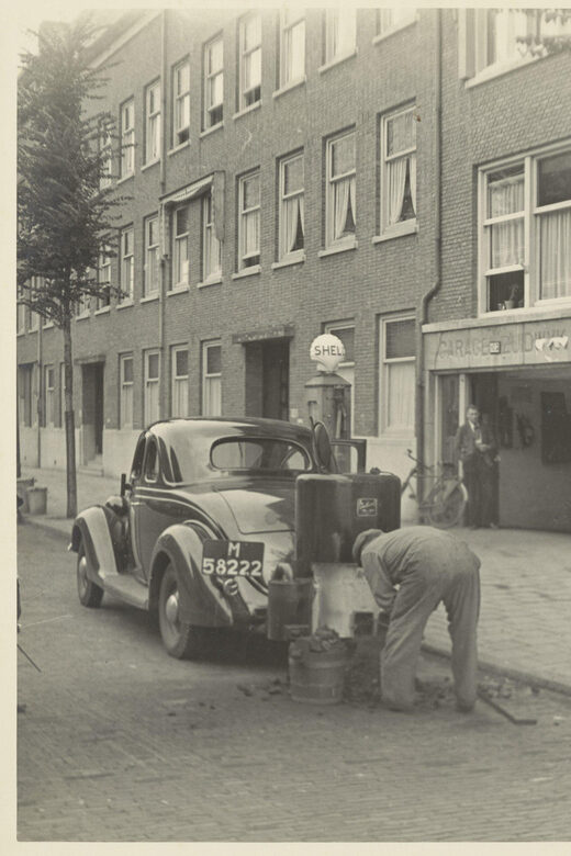 Amsterdam: Cycling along the World War Two spots - Tour Overview and Itinerary