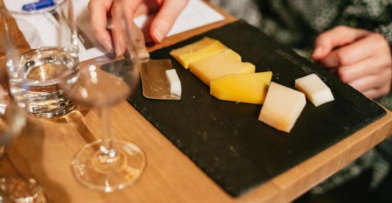 Amsterdam: Dutch Cheese Tasting Experience with Wine - The Atmosphere and Setting