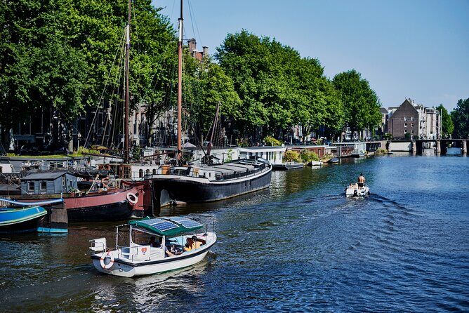Amsterdam Essence in German: 90-minute waterway trip - FAQ