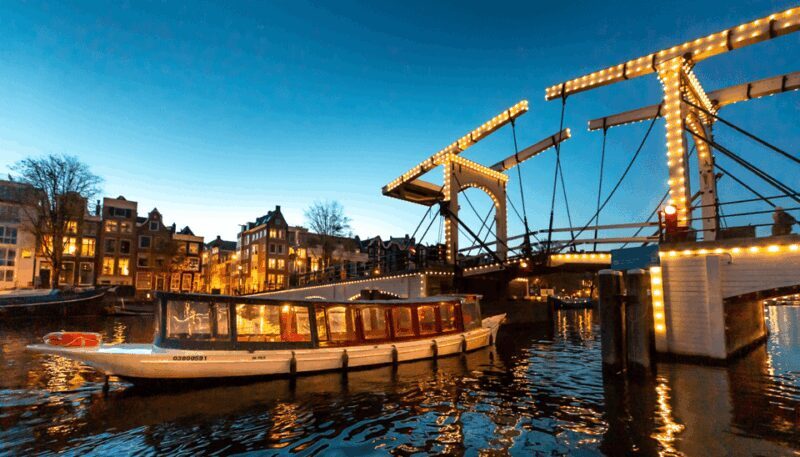 Amsterdam: Evening Canal Cruise with (Open) Bar on Board - Exploring the Experience: A Closer Look