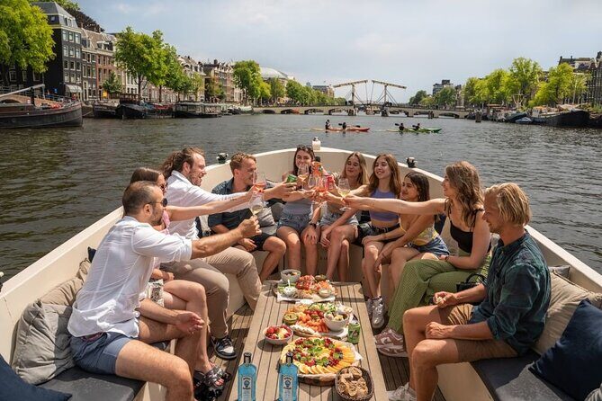 Amsterdam: Evening City Centre Canal Cruise with Unlimited Drinks - What to Expect on the Water