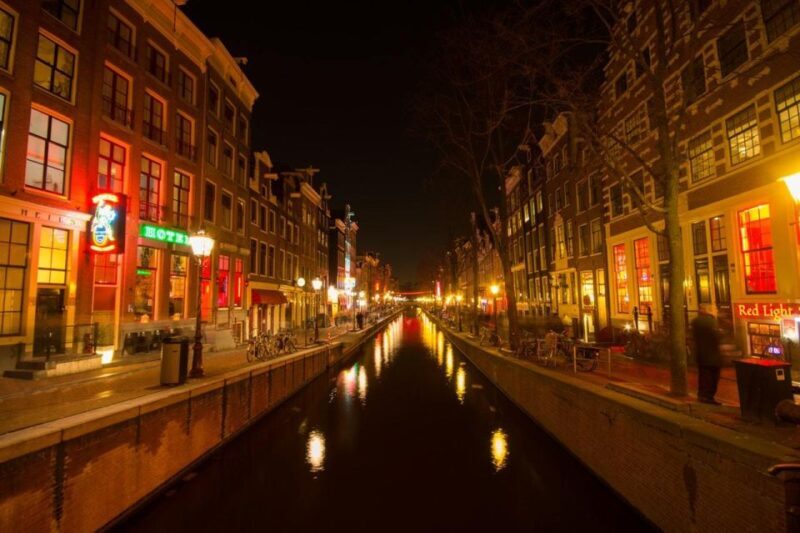 Amsterdam: Exclusive Red Light District Tour and Drink - Final Thoughts