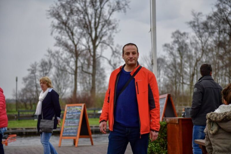 Amsterdam: Giethoorn and Zaanse Schans Windmills Day Tour - The Experience of the Guides: The Heart of the Tour