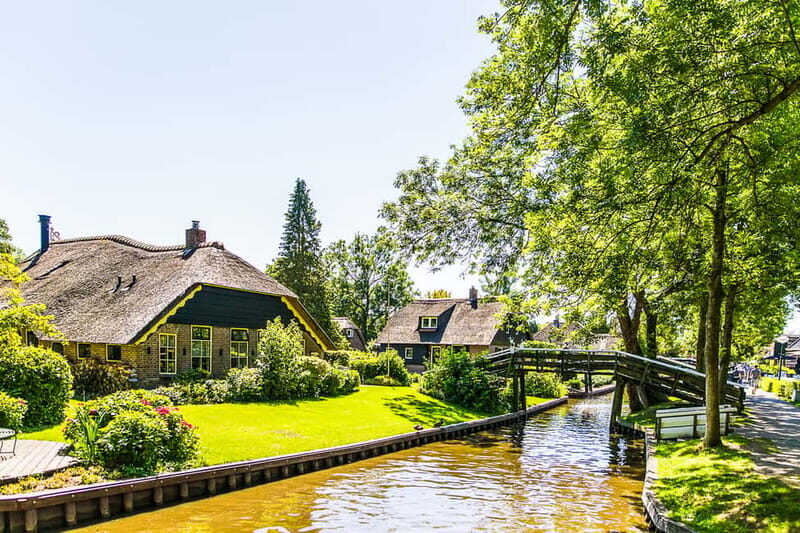 Amsterdam: Giethoorn Tour with Boat Ride & Afsluitdijk Visit - Key Points