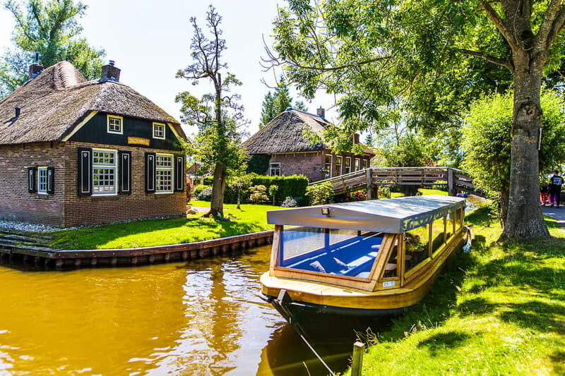 Amsterdam: Giethoorn Tour with Boat Ride & Afsluitdijk Visit - What’s Included and What to Consider
