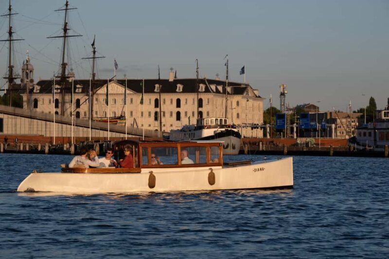 Amsterdam: Hidden Gems Canal Cruise - Amsterdam: Hidden Gems Canal Cruise — A Style of Local Living on Water