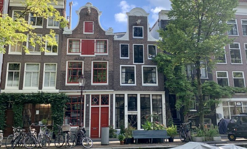 Amsterdam: Inner City Bike Tour German or English (Private) - What You Get and What You Pay For