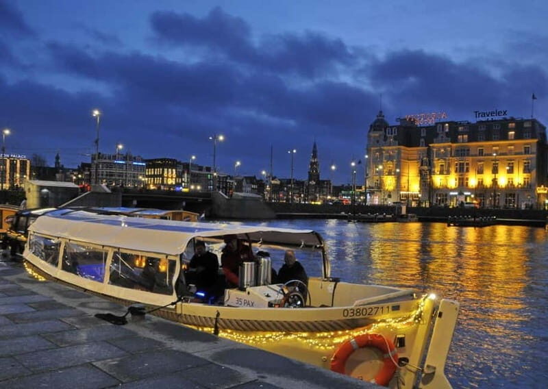 AMSTERDAM LIGHT FESTIVAL: #1 CANAL CRUISE INCL. DRINKS - A Close Look at the Experience