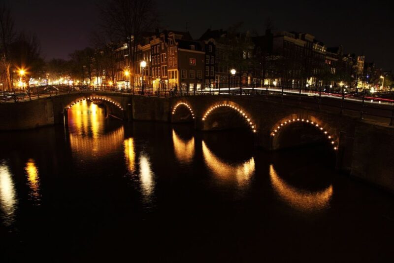 Amsterdam: Light Sculptures Small Boat Tour with Gluhwein - Key Points