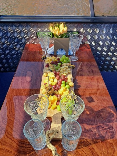 Amsterdam: Luxury Cheese & Wine Canal Cruise - Customer Perspectives