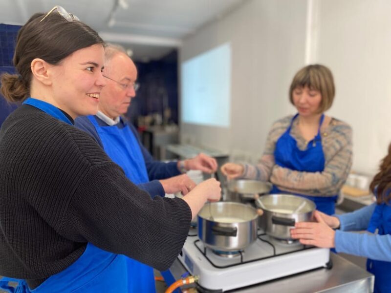 Amsterdam: Make your cheese next to De Hallen - Key Points