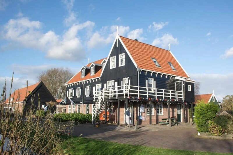 Amsterdam: Marken, Volendam, Edam (Private Driver & Tour) - Exploring the Dutch Countryside in Style