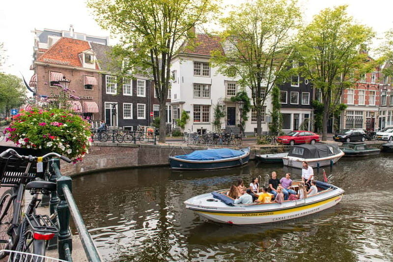 Amsterdam: Open Boat Tour of Canals with Expert Local Guide - Who Will Love This Tour?