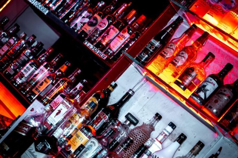 Amsterdam: Original Pub Crawl Party with VIP Entrance - The Role of the Guide