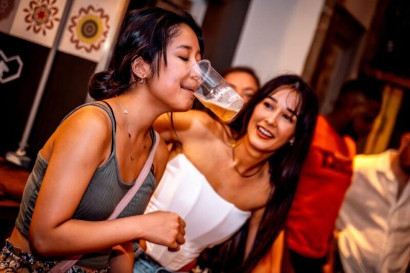 Amsterdam: Original Pub Crawl Party with VIP Entrance - The Group Size and Atmosphere