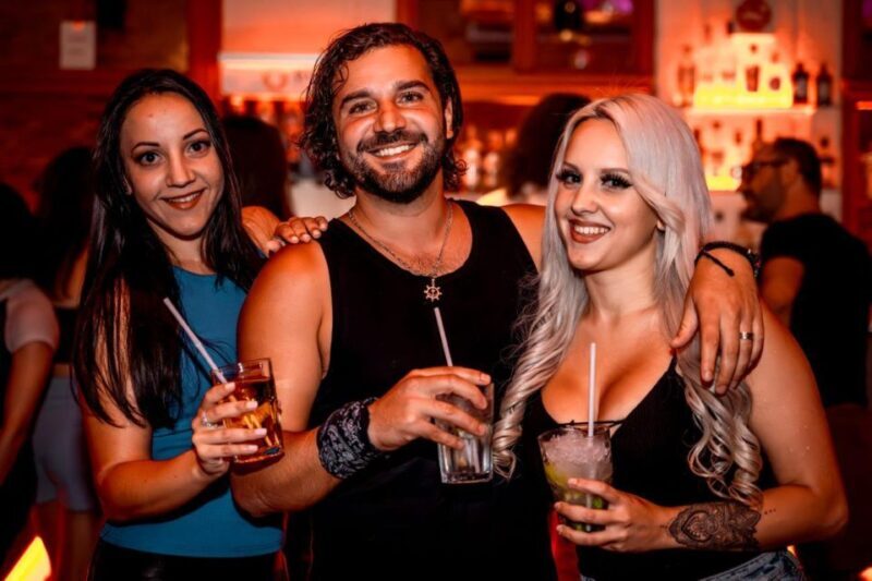 Amsterdam: Original Pub Crawl Party with VIP Entrance - Who Should Book This Tour?