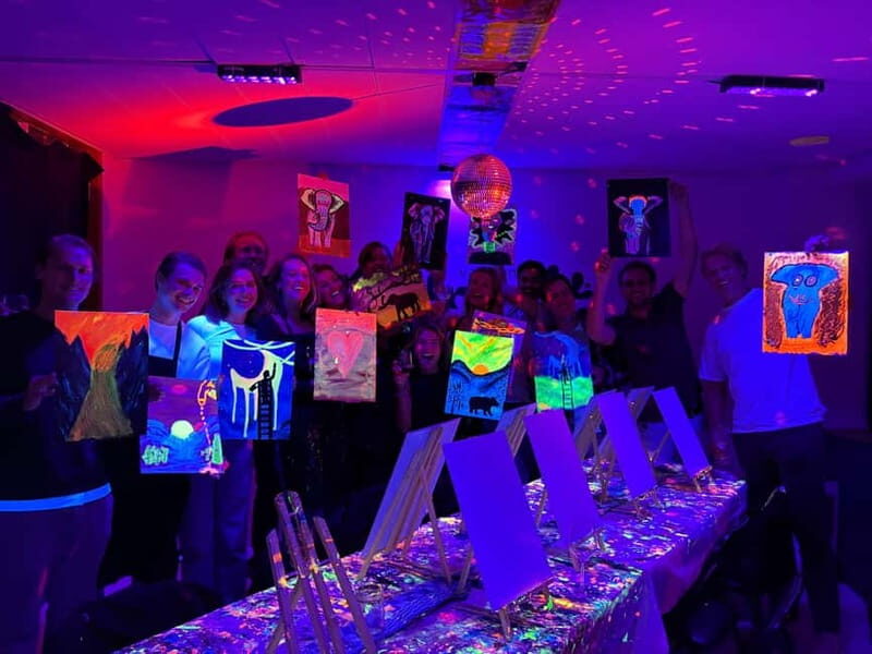 Amsterdam: Paint and Sip in the Dark at Rembrandt van Wine - The Setting and Atmosphere