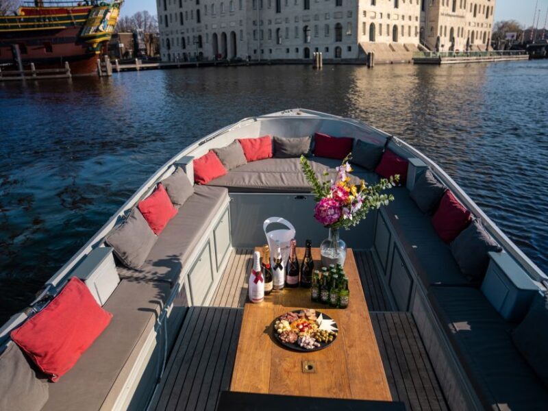 Amsterdam: Private Canal Cruise with Drinks and Snacks - Who Should Book This Tour?