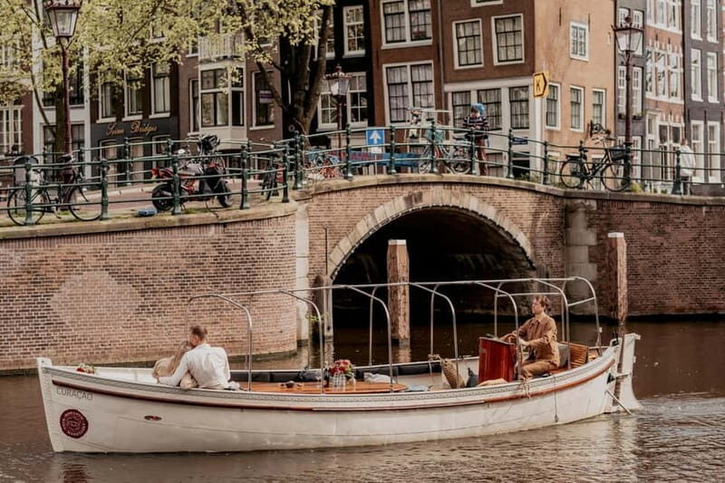 Amsterdam: Private Canal Cruise with snacks and drinks - Authentic Insights from Tour Participants