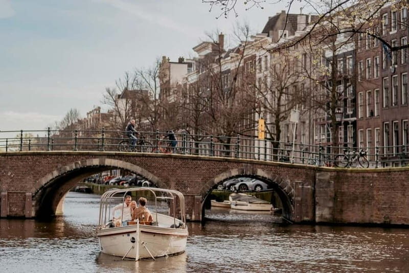 Amsterdam: Private Canal Cruise with snacks and drinks - FAQ