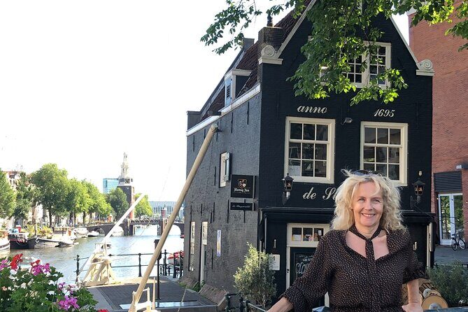 Amsterdam private guided tour with Marieke, local guide - A Warm Introduction to the Tour