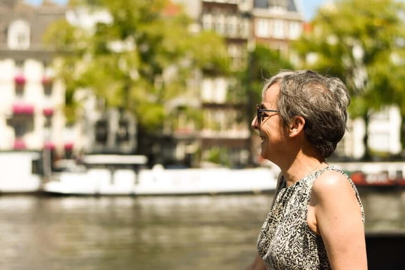 Amsterdam: Private Photo Session with 10 Edited Photos - Discovering the Charm of a Private Photo Session in Amsterdam