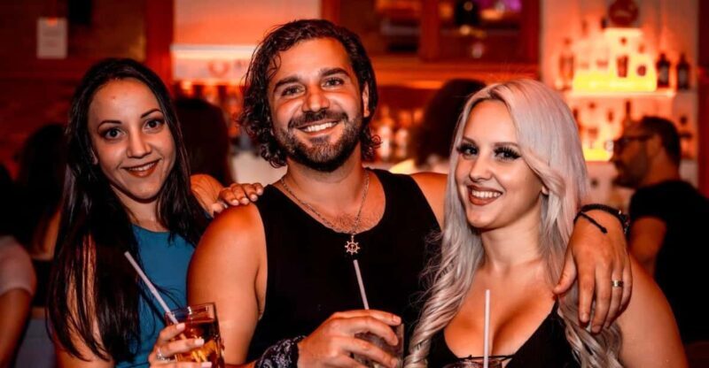 Amsterdam: Private Pub Crawl with VIP Club Entry and Shots - FAQ