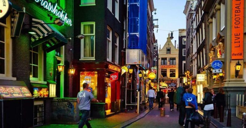 Amsterdam: Private Red Light District and Food Tour - Discover Amsterdam’s Red Light District and Dutch Cuisine: A Practical Review