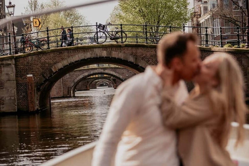 Amsterdam: Private Romantic Canal Cruise w. Prosecco/Snacks - Key Points