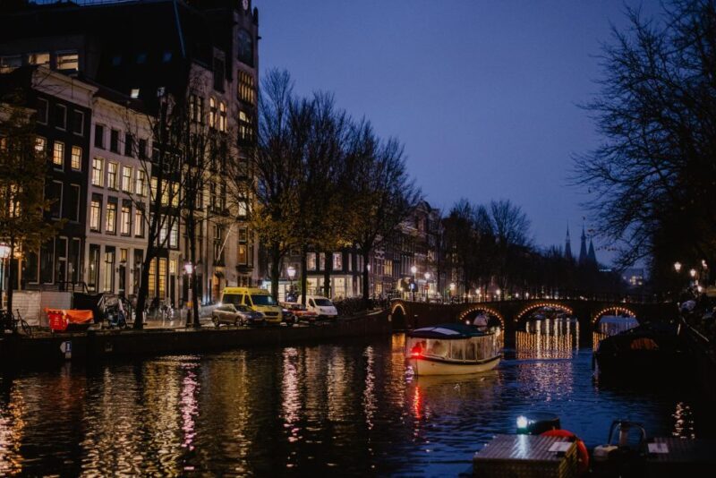 Amsterdam: Private Romantic Evening Boat Tour with Prosecco - Key Points
