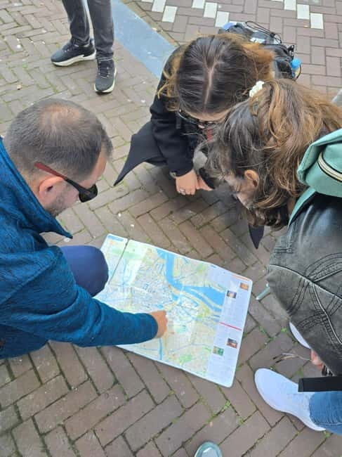 Amsterdam: Private walking tour with Coffee & Anne Frank VR - Who Should Consider This Tour?