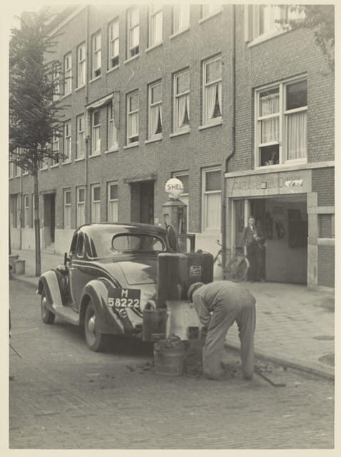 Amsterdam: Private World War Two History Walking Tour - Key Points