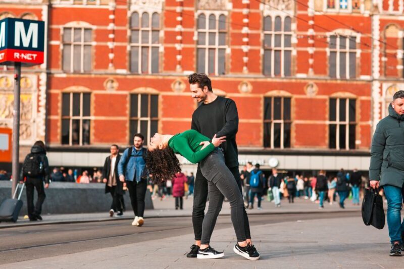 Amsterdam: Professional photoshoot at Centraal Station - Discovering the Experience