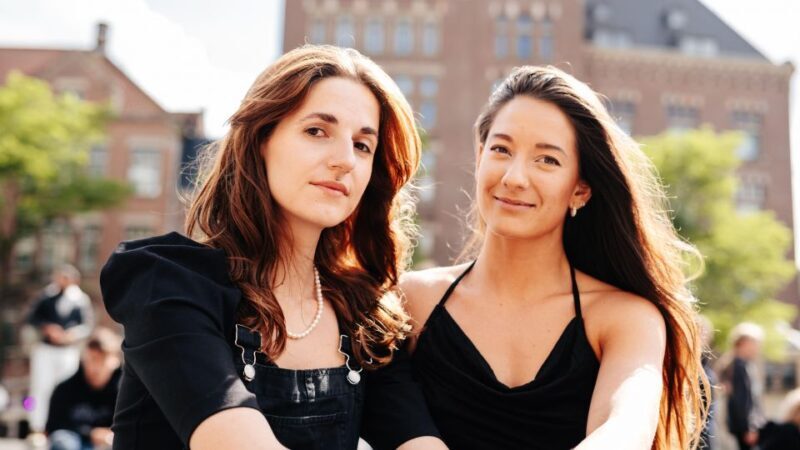 Amsterdam: Professional photoshoot at Dam Square. - The Experience in Detail