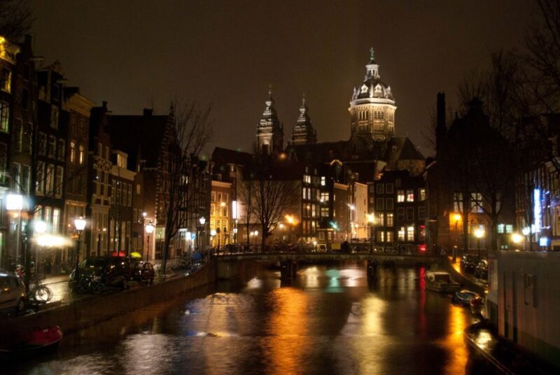 Amsterdam Red Light District and Old Town Walking Tour - Who Should Consider This Tour?