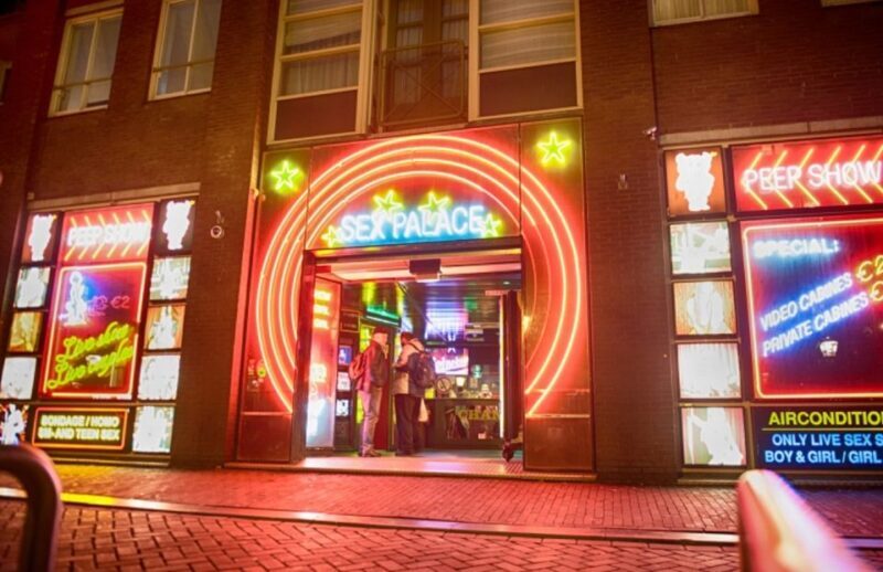 Amsterdam: Red Light District Exclusive Night Tour - Visual and Cultural Highlights