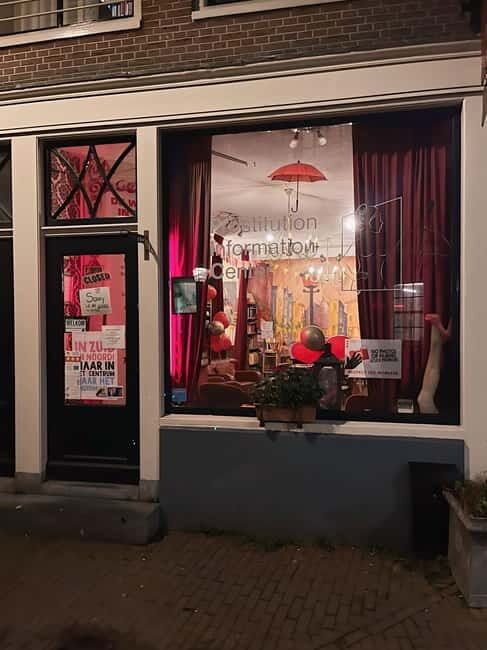 Amsterdam: Red Light District Tour in German/English for groups of 4 or more - Analyzing the Value