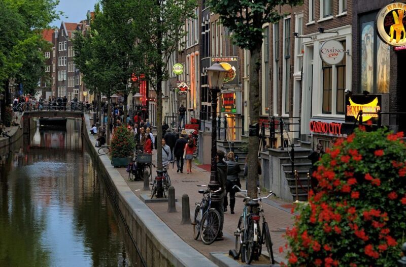 Amsterdam Red Light District tour with a local guide - Key Points
